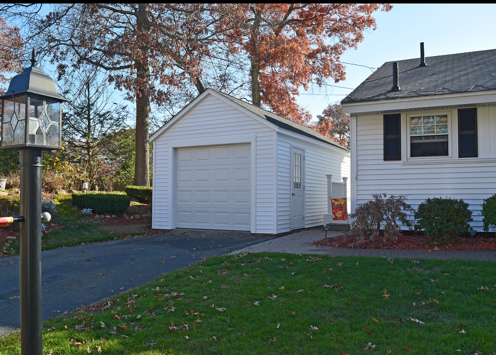 A Trestle Custom One Car Garage in Bellingham, MA - Outdoor Personia