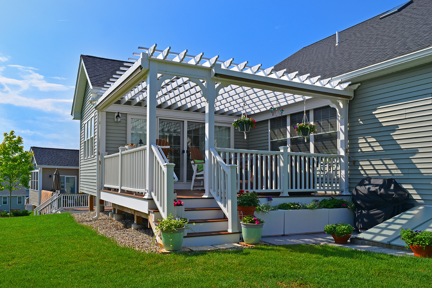 Comparing Cellular PVC vs. Vinyl Pergolas - Outdoor Personia